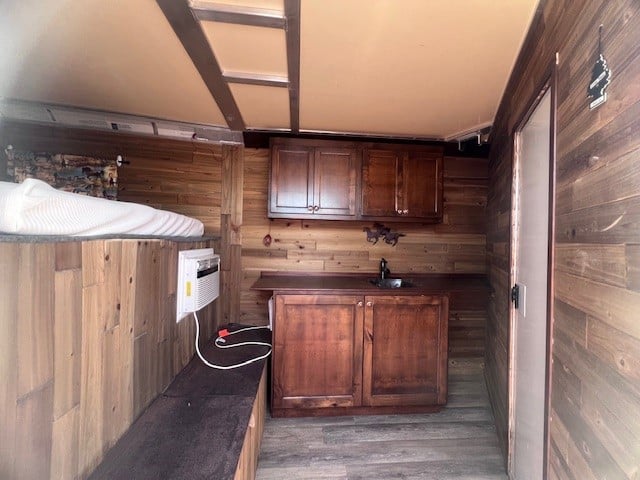 2005 Hart Weekender 2 Horse Slant Load Gooseneck Horse Trailer With ...