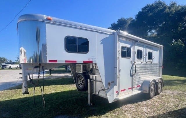 2005 Hart Weekender 2 Horse Slant Load Gooseneck Horse Trailer With ...