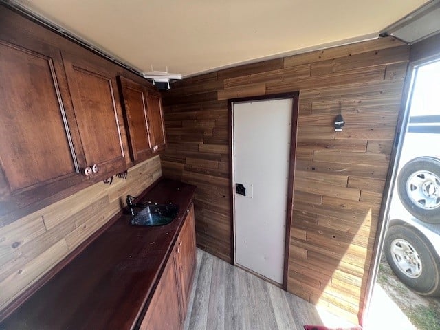 2005 Hart Weekender 2 Horse Slant Load Gooseneck Horse Trailer With ...