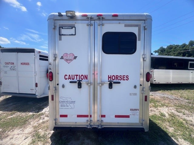 2005 Hart Weekender 2 Horse Slant Load Gooseneck Horse Trailer With ...