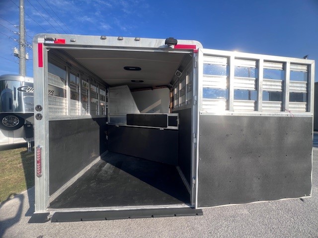 2008 Shadow Weekender 2 Horse Slant Load Gooseneck Horse Trailer ...