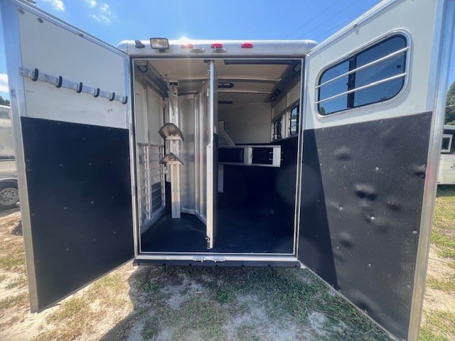 2005 Hart Weekender 2 Horse Slant Load Gooseneck Horse Trailer With ...