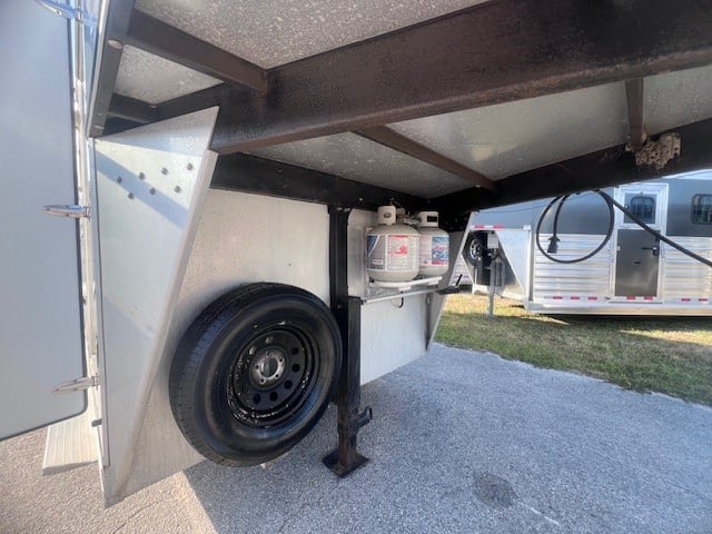 2008 Shadow Weekender 2 Horse Slant Load Gooseneck Horse Trailer ...