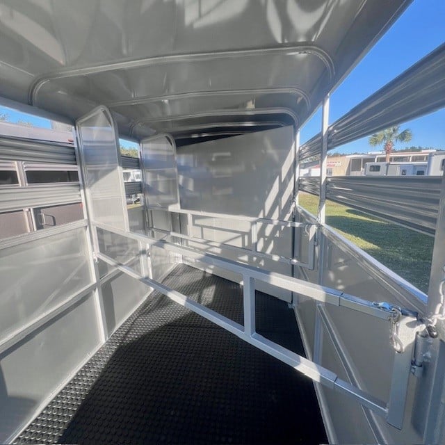 2025 Bee Durango - Silver - 3 Horse Slant Load Bumperpull Horse Trailer ...