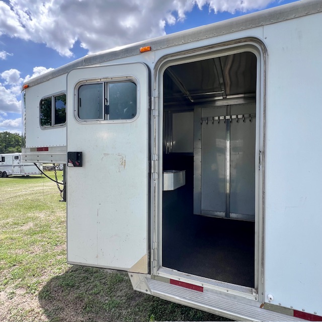 2000 Exiss 4 Horse Slant Load Gooseneck Horse Trailer SOLD!!! | Nelson ...